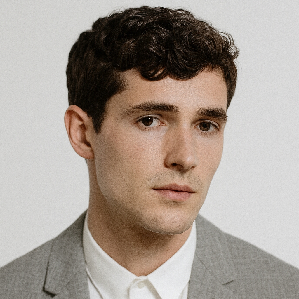 Short Curly Hair for Men: Best Haircuts and Styling Ideas for Every Texture – VAGA men's magazine